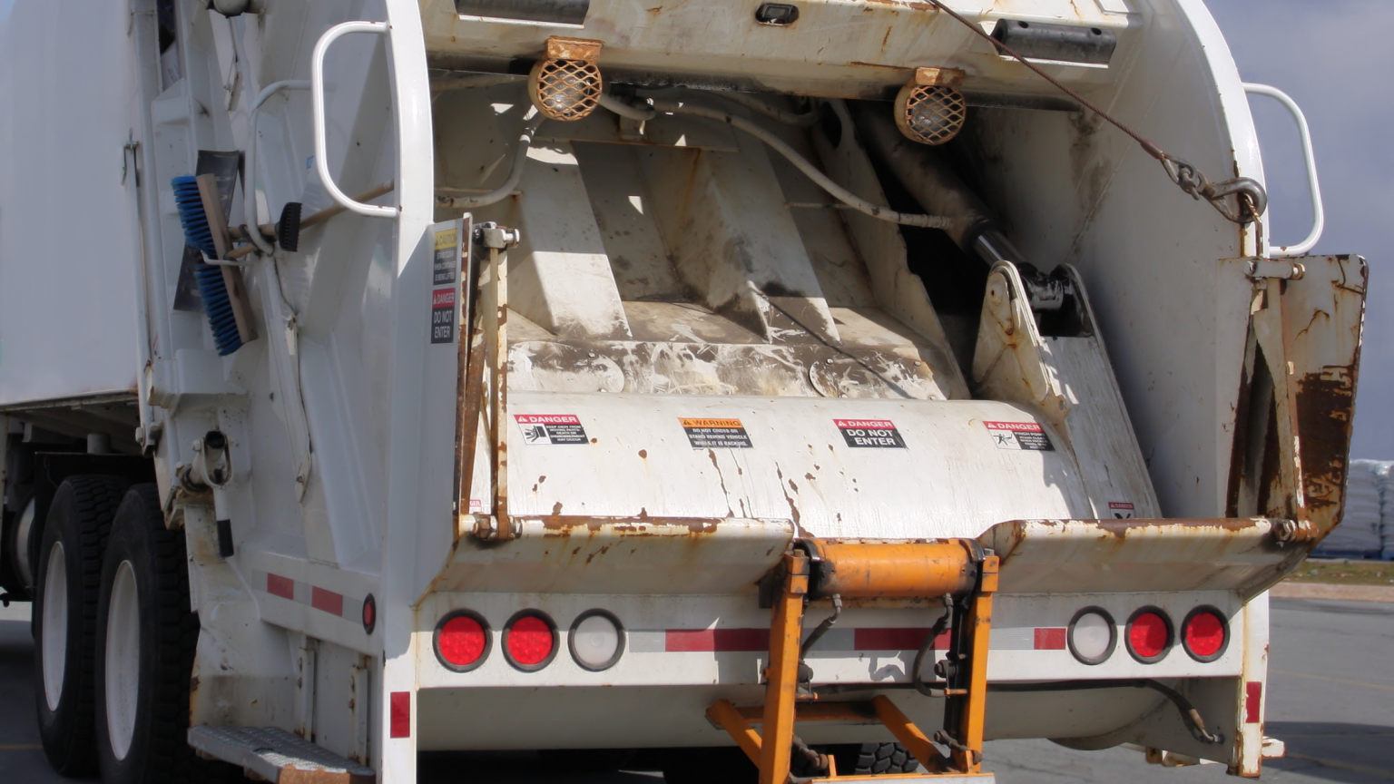 Industrial Waste Compactor San Diego | Cut Waste Costs Fast
